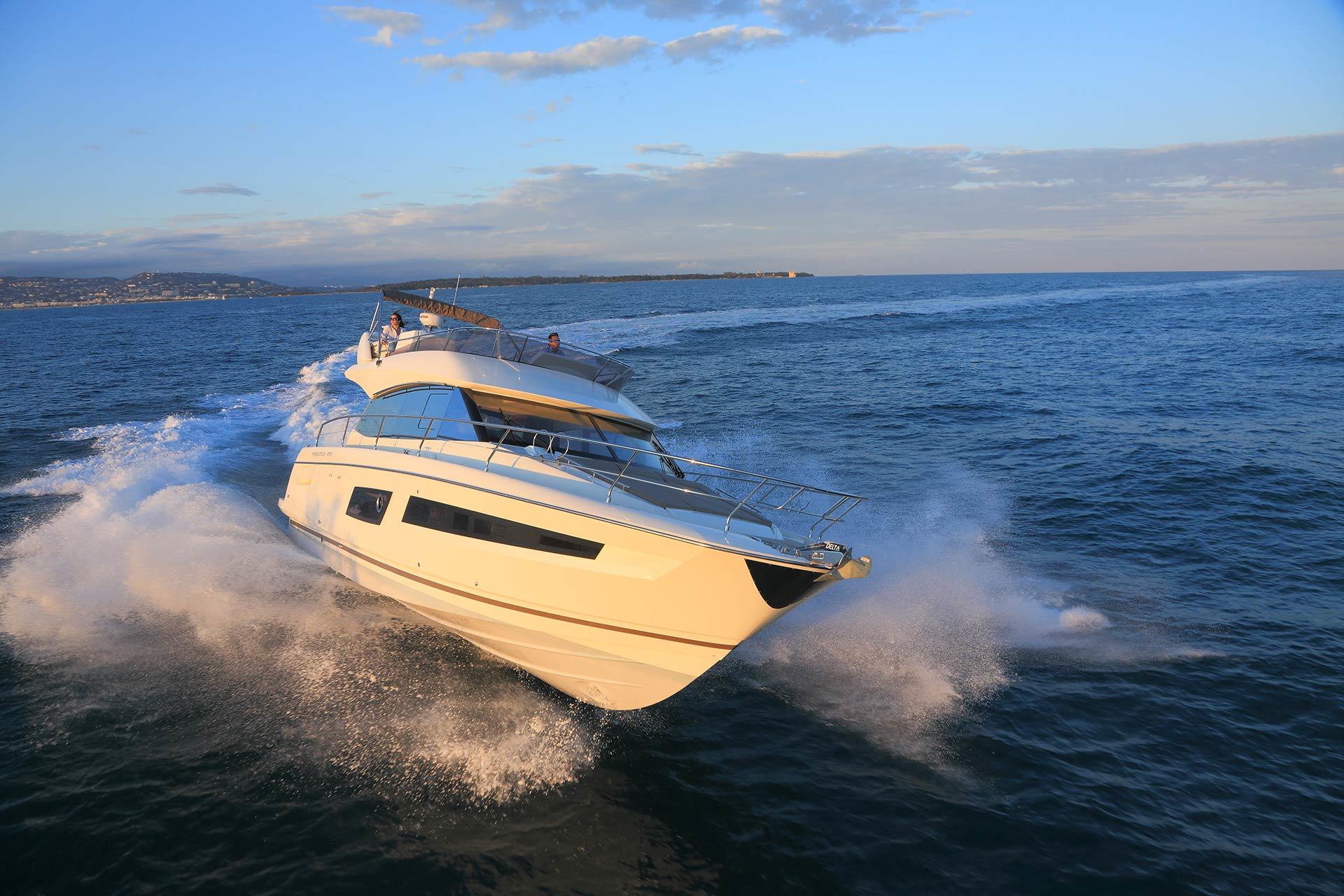 Yacht PRESTIGE 450, F-Line luxury yachts Yacht
