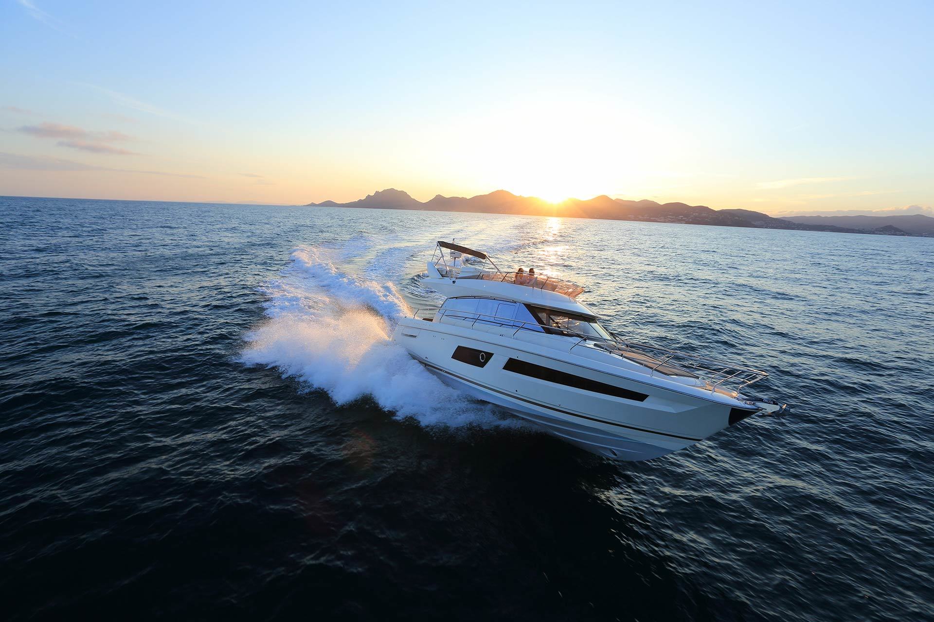 Yacht PRESTIGE 450, F-Line luxury yachts Yacht